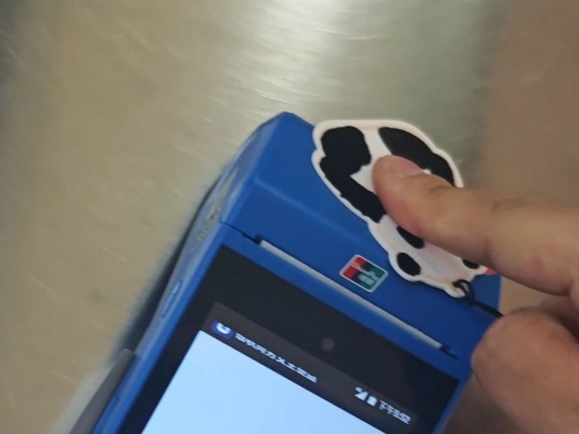 收银员:这是什么高级的卡