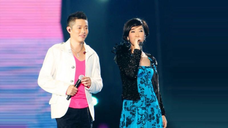 凤凰传奇现场演唱《中国味道》,曲风欢快动听