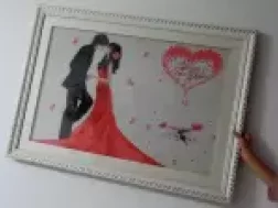 只有1颗钉子怎么悬挂相框? 教你一招, 悬挂整齐还能减少墙体破坏