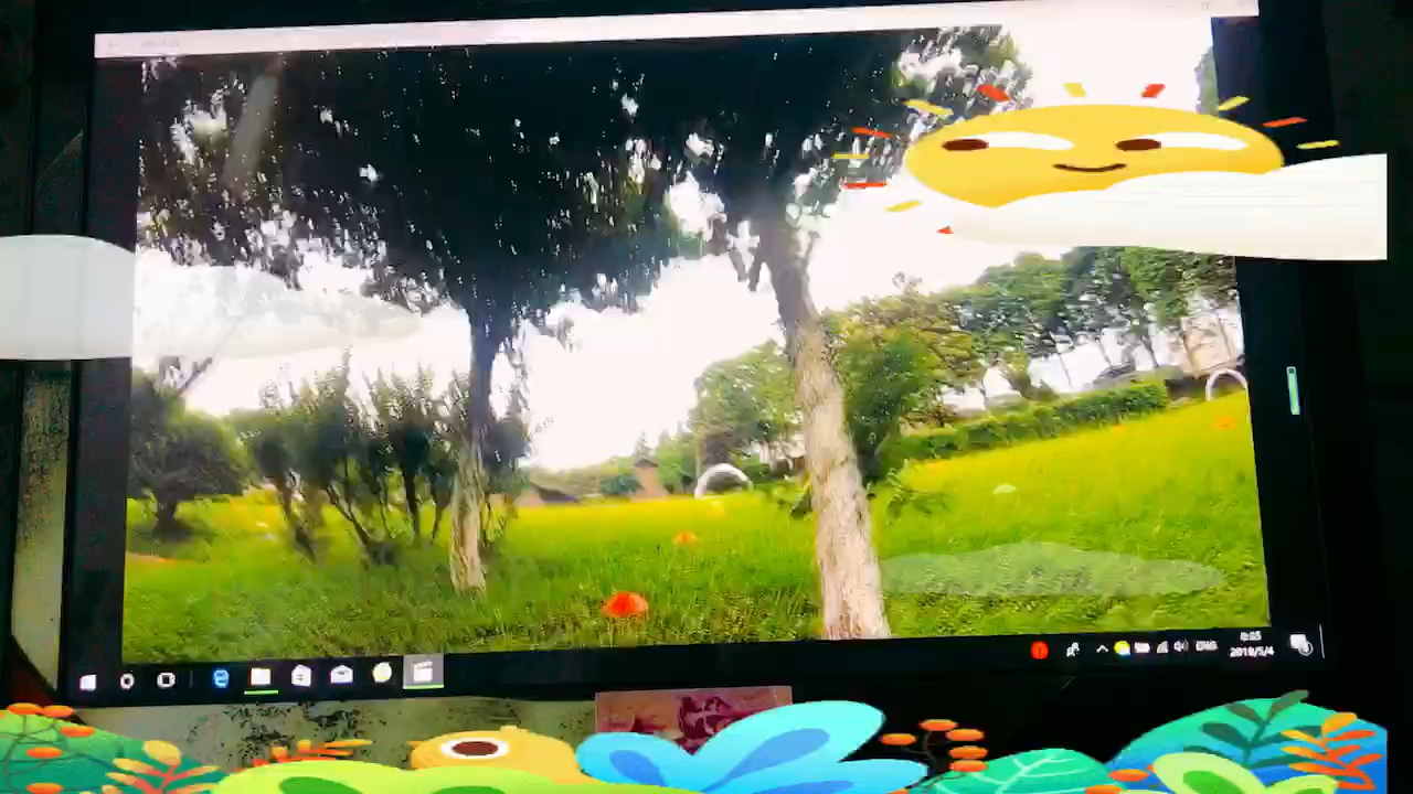 穿越机第一视角带你看看学校草坪