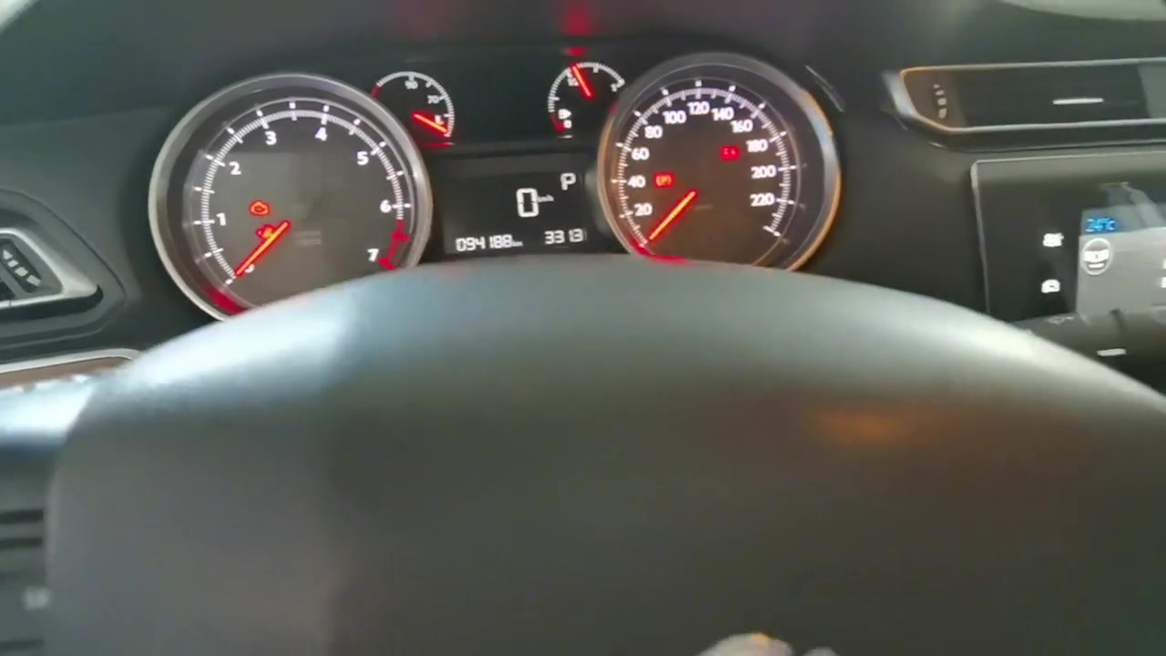 正时皮带多少公里定期更换,看跑了9万公里的标志408正时皮带。