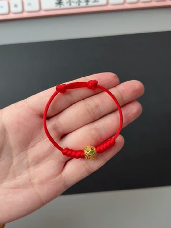 只要用一根绳子就可以编一个精美的手链,可以调节大小,一看就会