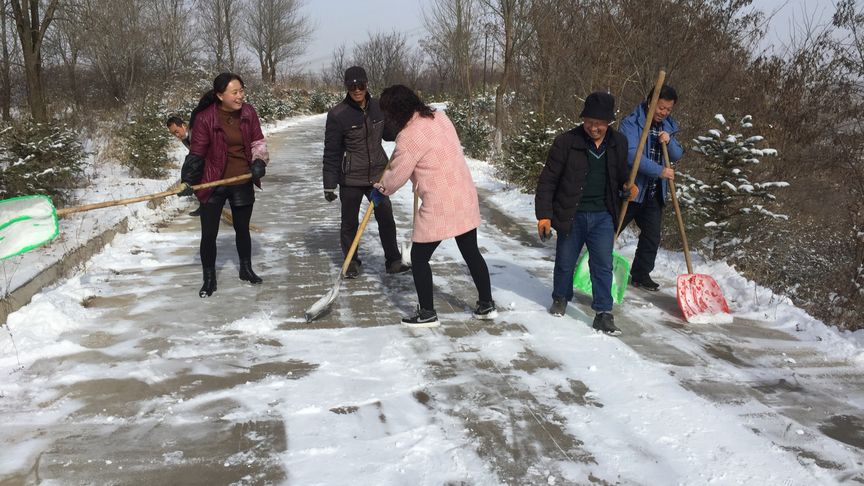农村环境卫生整治行动村民积极参与