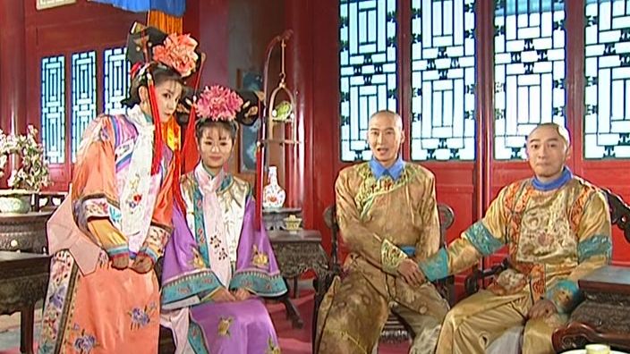 还珠格格二精彩片段237:皇上选定成亲日期 皇后容嬷嬷送礼服