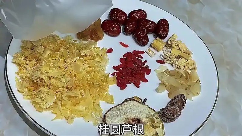 这个季节全家都爱!常为家人熬小吊梨汤,香甜暖身超棒!