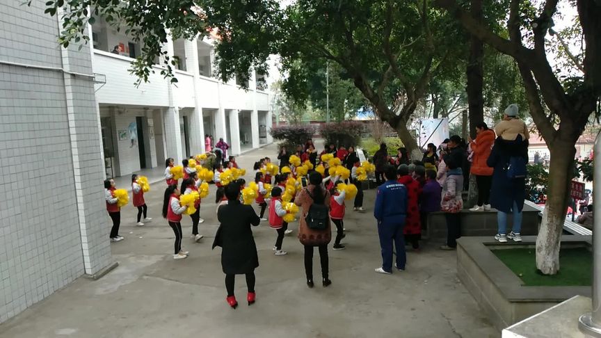 学校今天开家长会,课后服务总结我觉得这钱花的还行吧