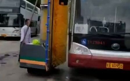 东营车辆龙门式节水洗车机吧多少钱一套