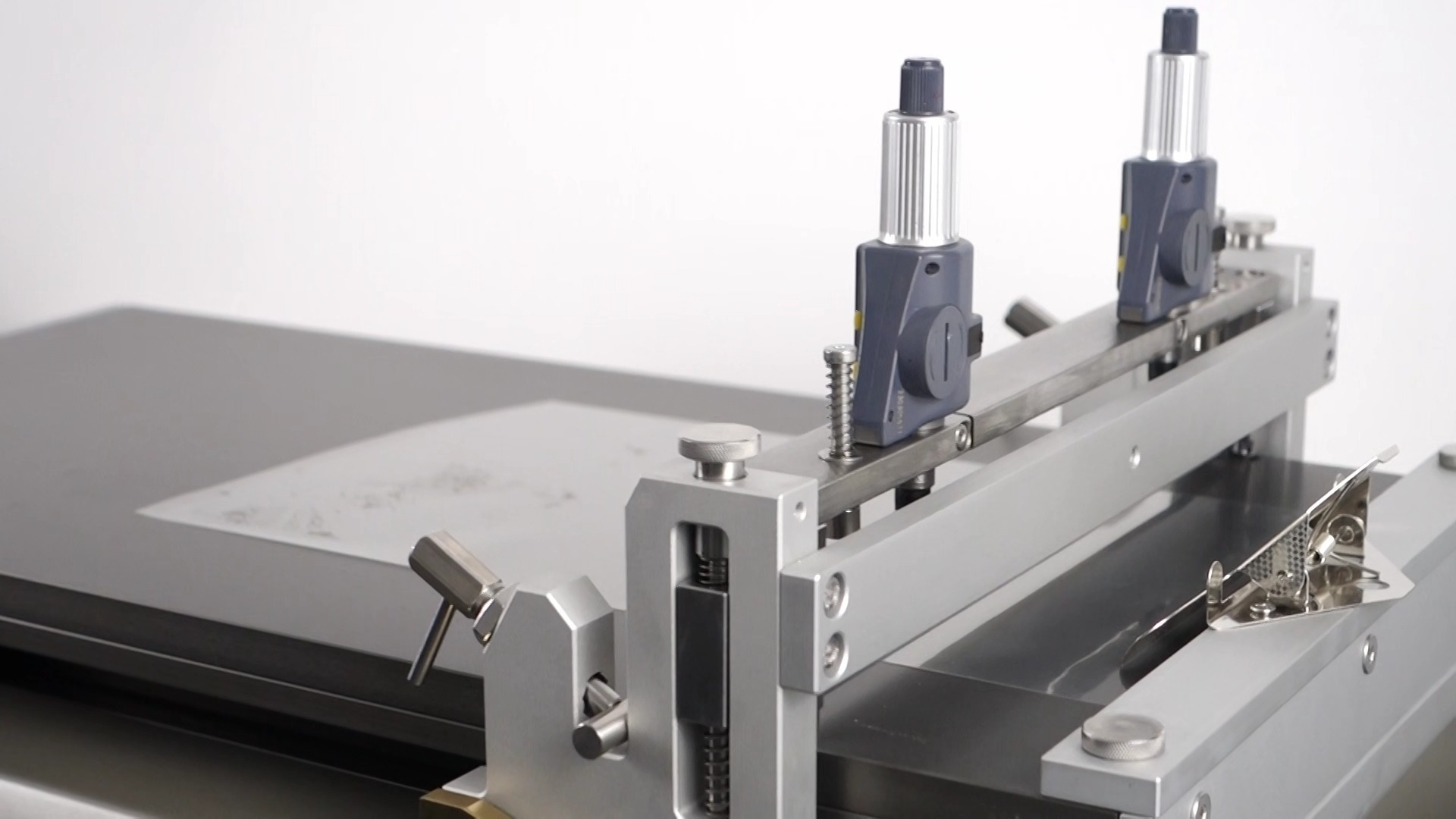 实验室涂布机在薄膜上涂高分子材料-南北潮商城