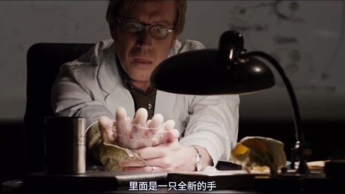 男人自制蛛丝发射器,只要手轻轻一动,就能发射出坚韧的蛛丝!