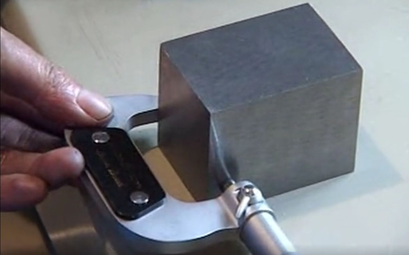 模具加工视频,模仁料加工 毛料加工,磨床加工 CNC加工,攻牙!