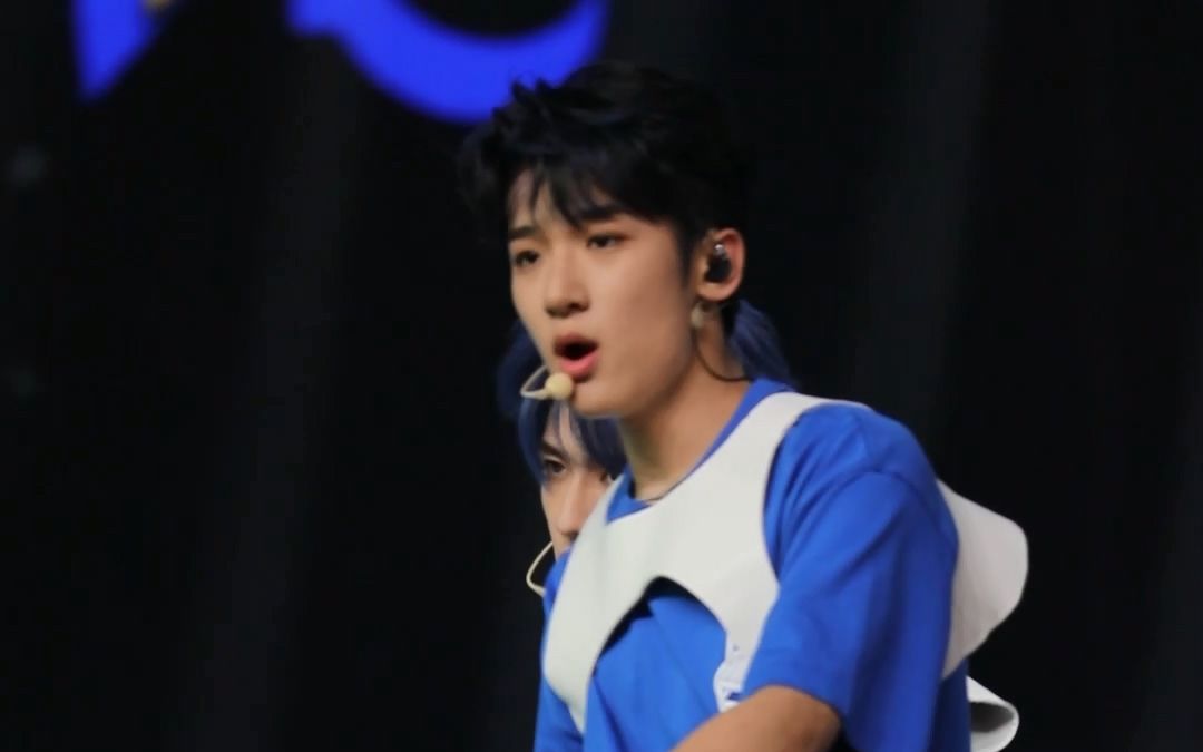 TF家族三代演唱会《让我们不顾一切》-《yummy》张峻豪竖版fo