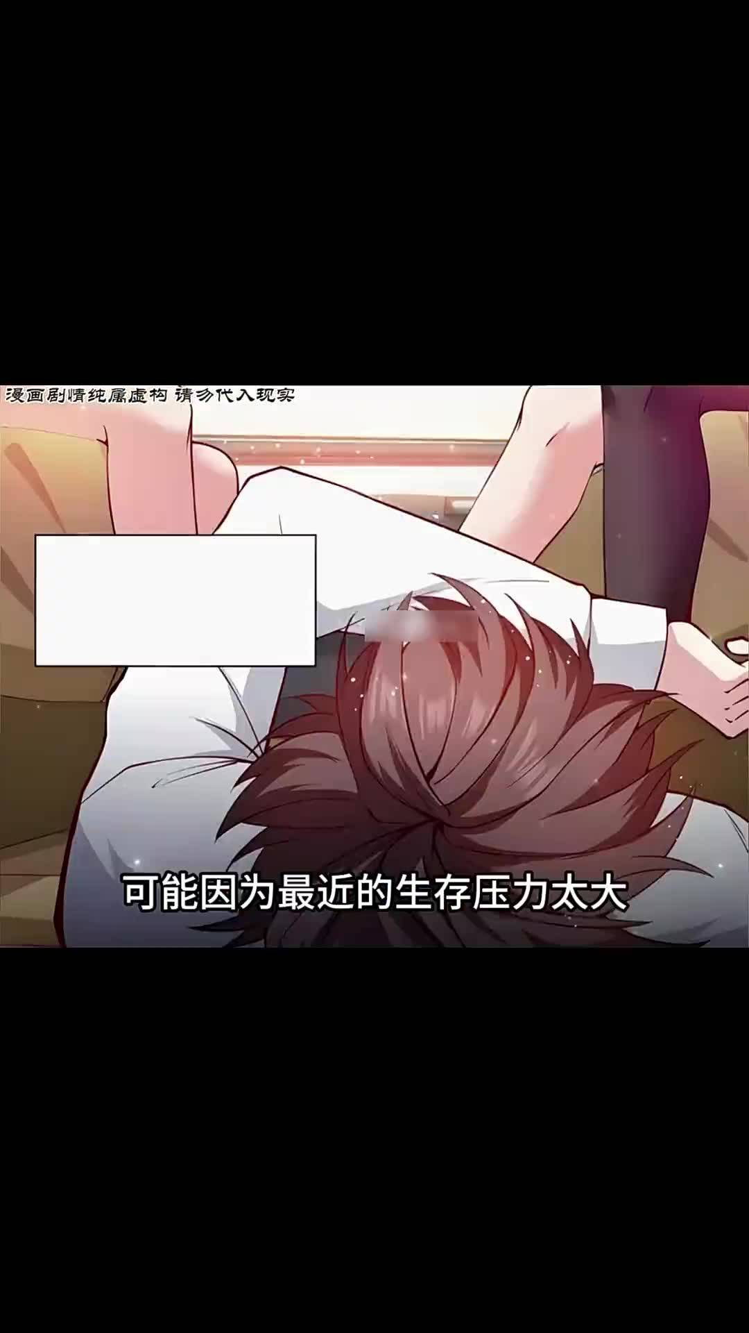 女人命令男人脱掉其黑丝,随后一脚踩下