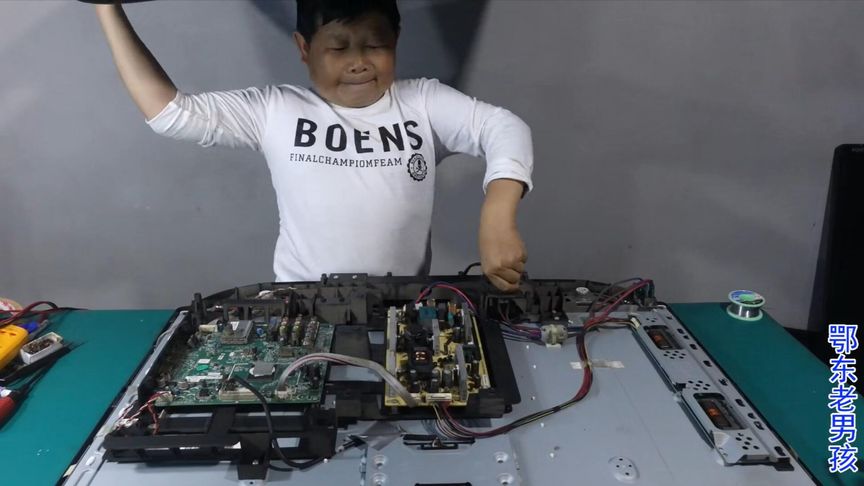 老乡的TCL老液晶不开机,老男孩用现学的代换大法,测试就遇麻烦