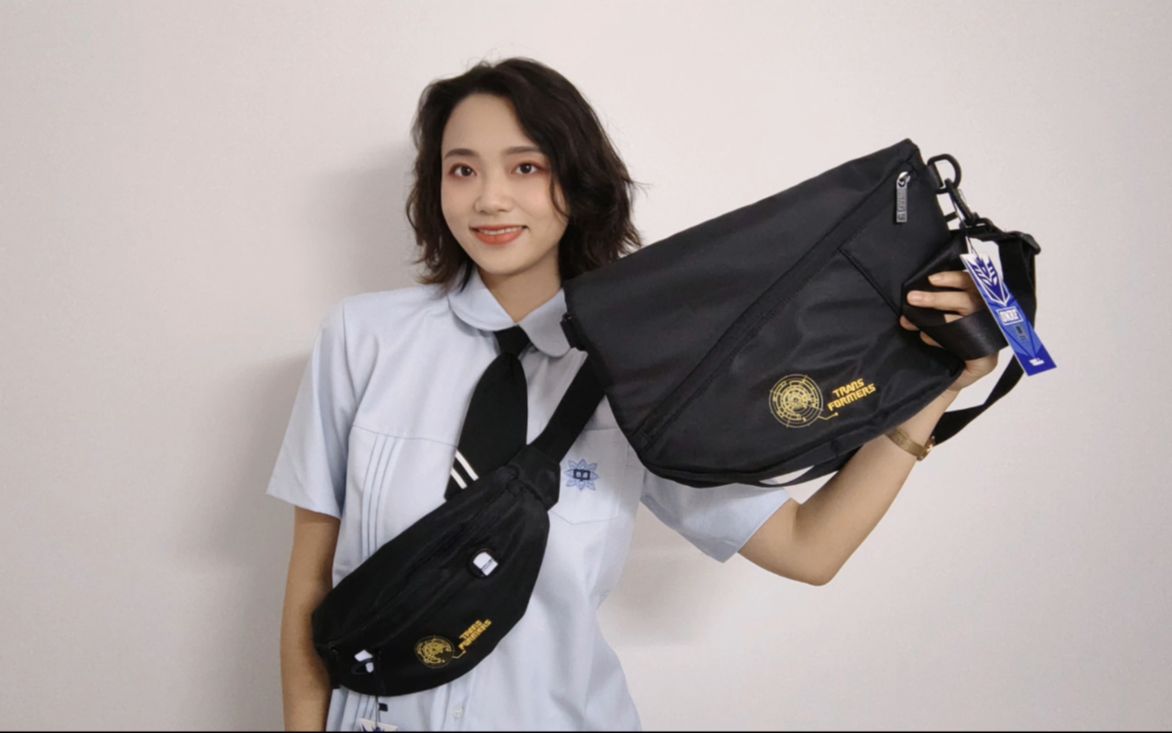 出街必备 ONRF 变形金刚大黄蜂印花斜挎包/腰包