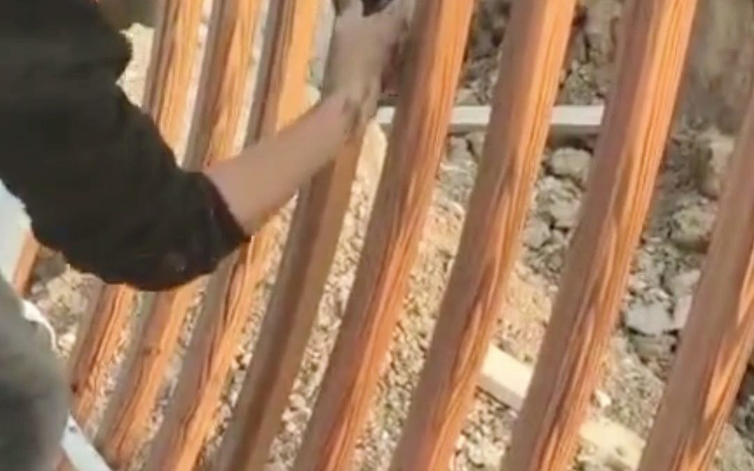 钢结构上做木纹漆施工工艺~室外护栏上刷仿木纹漆