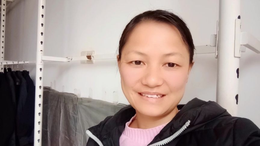 网友提议小溪建微信群,在家动动手指就能赚到钱。真的适合她吗