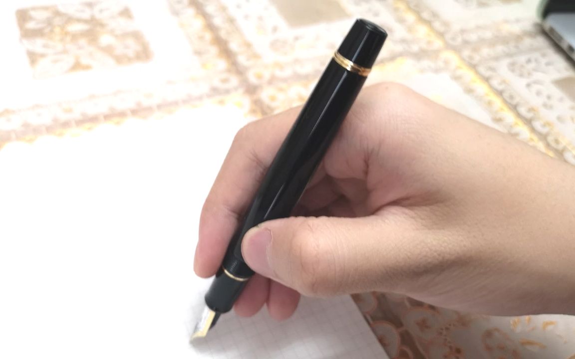 【万粉福利1】正确的握笔姿势究竟是怎样的?改变写字姿势有多大必要...