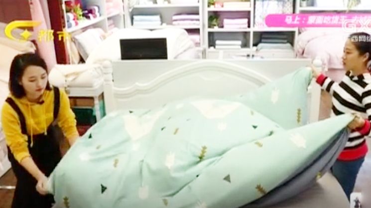 生活小妙招,省力快速又轻松的套被套方法,很实用