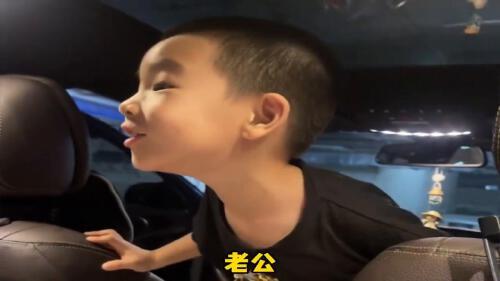萌娃教妈妈如何撒娇,语气到位,表情到位,一旁妈妈笑喷!