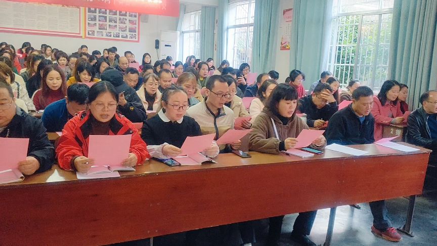 通道一完小教师读书记录:张桂梅代表七一勋章获得者发言