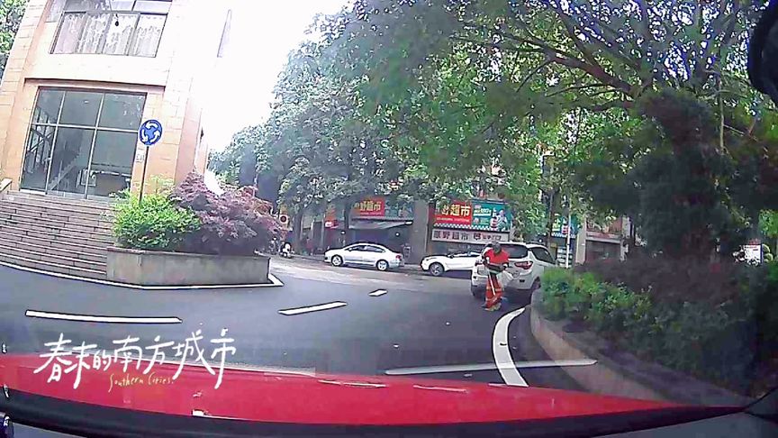 行车记录仪 监控下的一幕