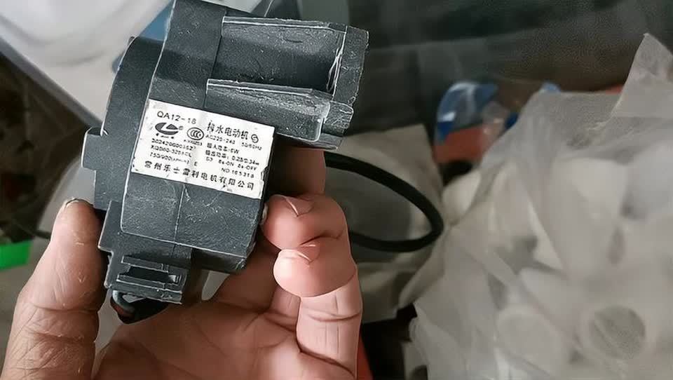 全自动洗衣机不甩干也不排水,一般都是这个原因!