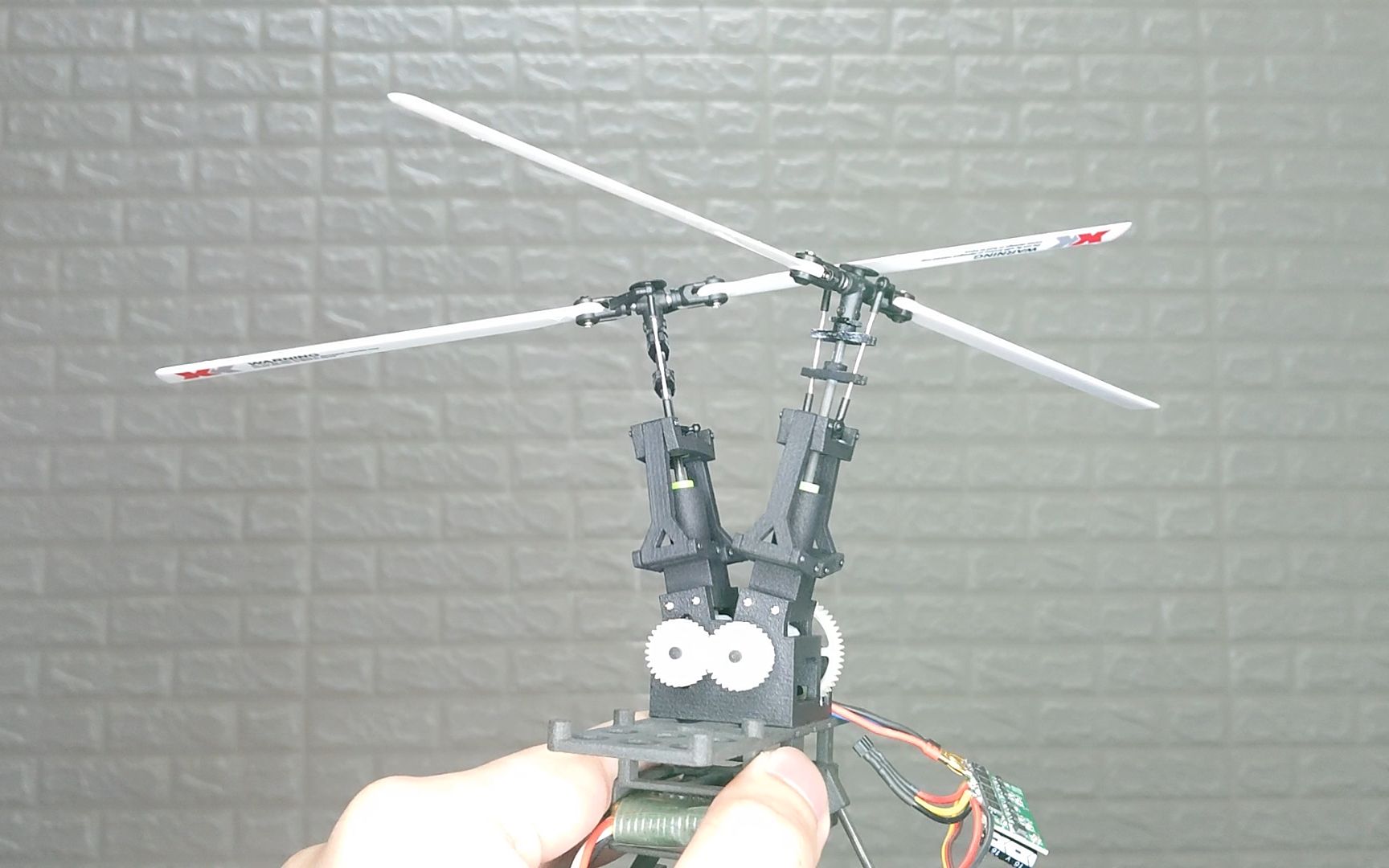 全球最小交叉双旋翼直升机模型(预告)