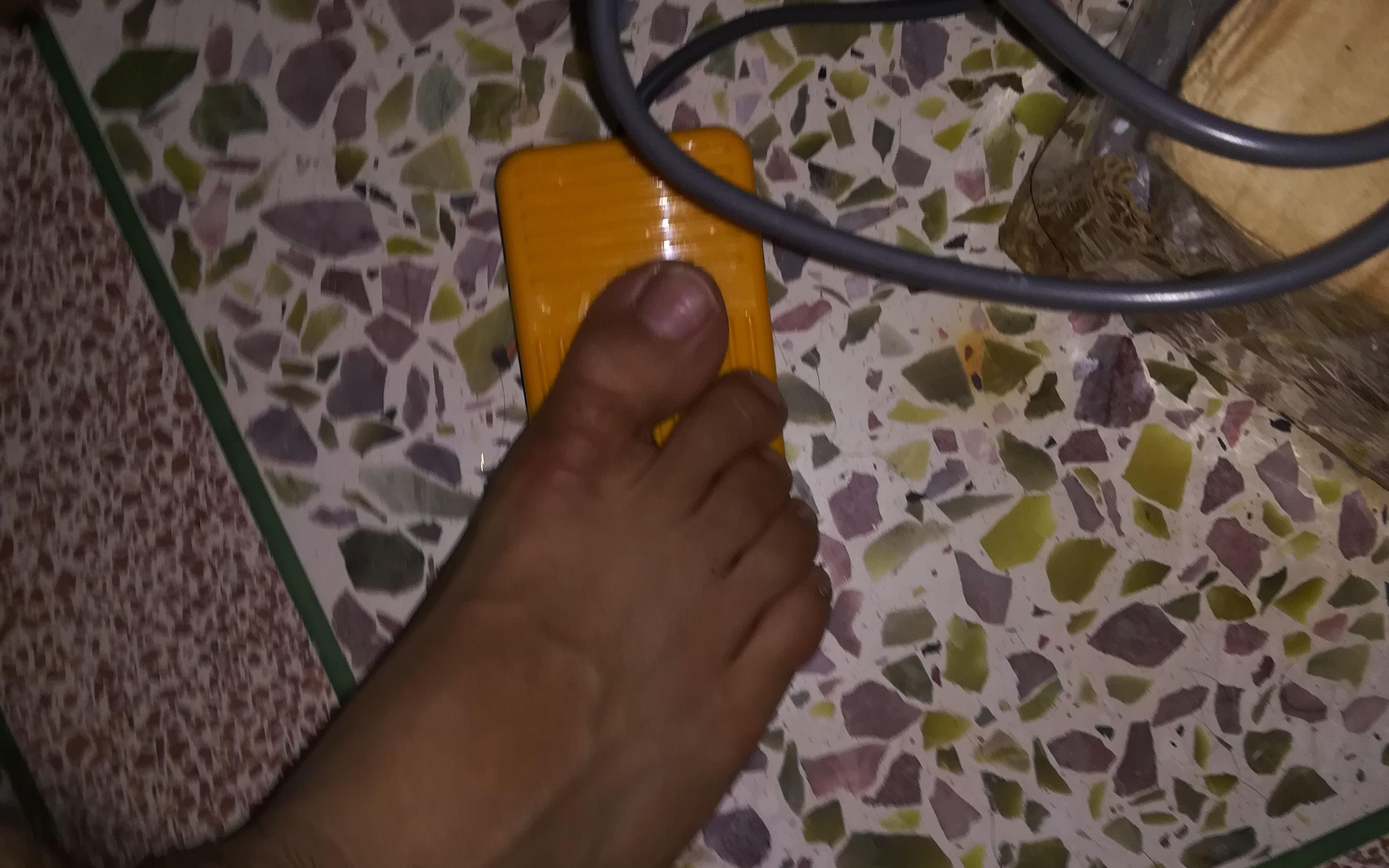 【足控】用脚jio开关电脑,残疾人的福利来了