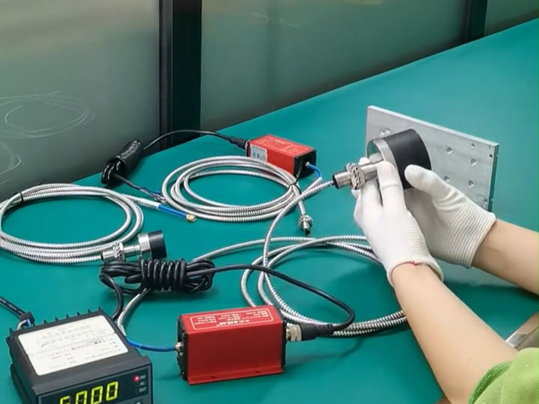 金属测厚、振动、轴向、径向位移测量的电涡流传感器