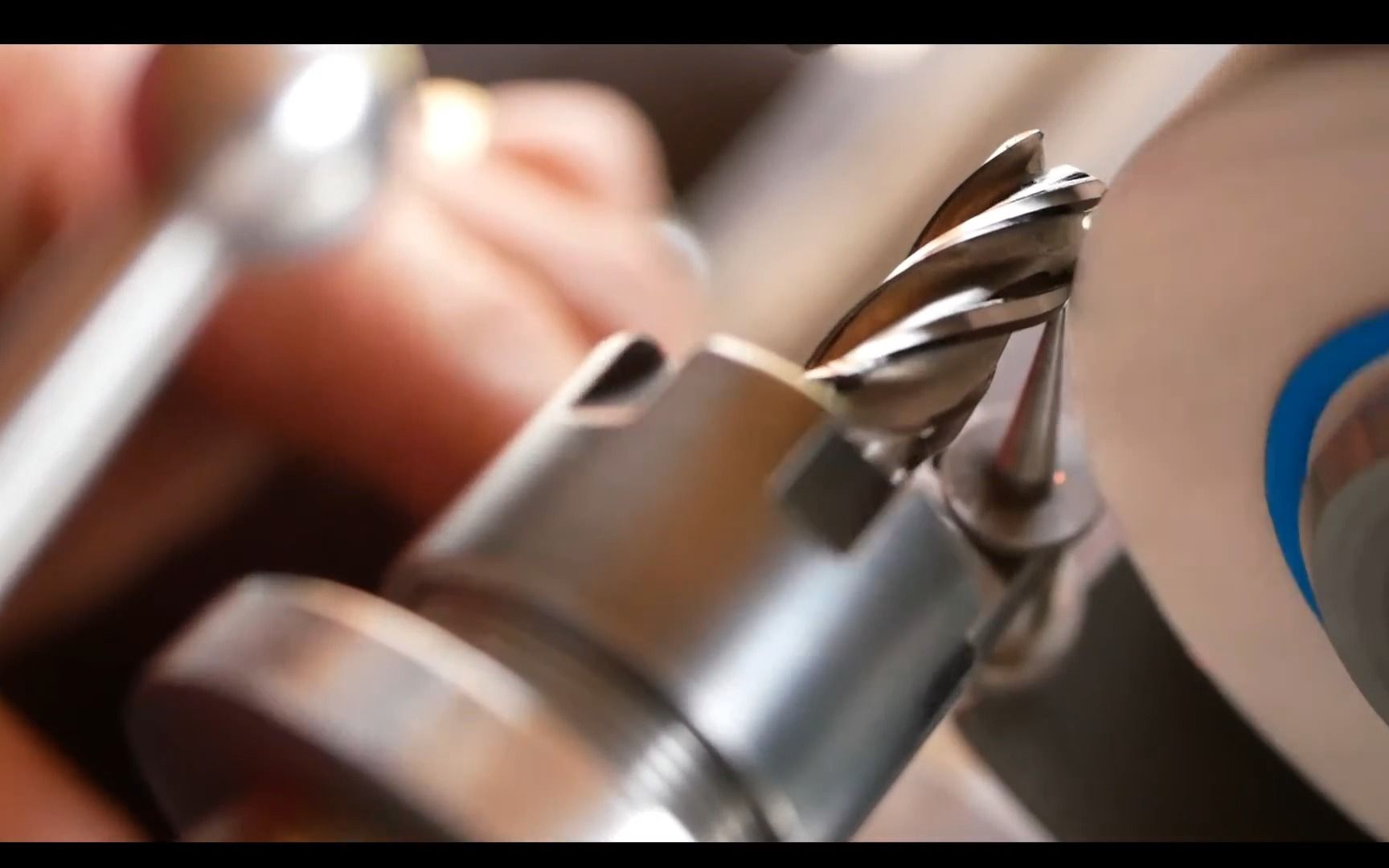 [ 短片]刀具 磨刀机 铣刀磨削