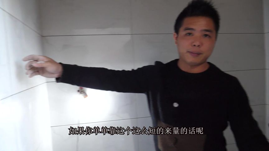卫生间贴砖不要傻傻的墙压地了,师傅教你一招,效果比墙压地还好