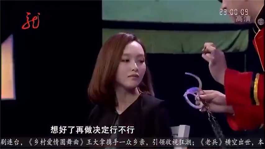 爱笑会议室:求婚最服他,现场威胁女孩,女孩回应更霸气!
