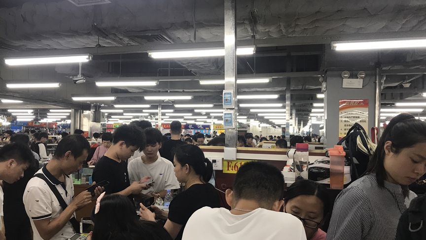 深圳华强北二手手机市场,苹果全系列涨价,档口老板这回发了?