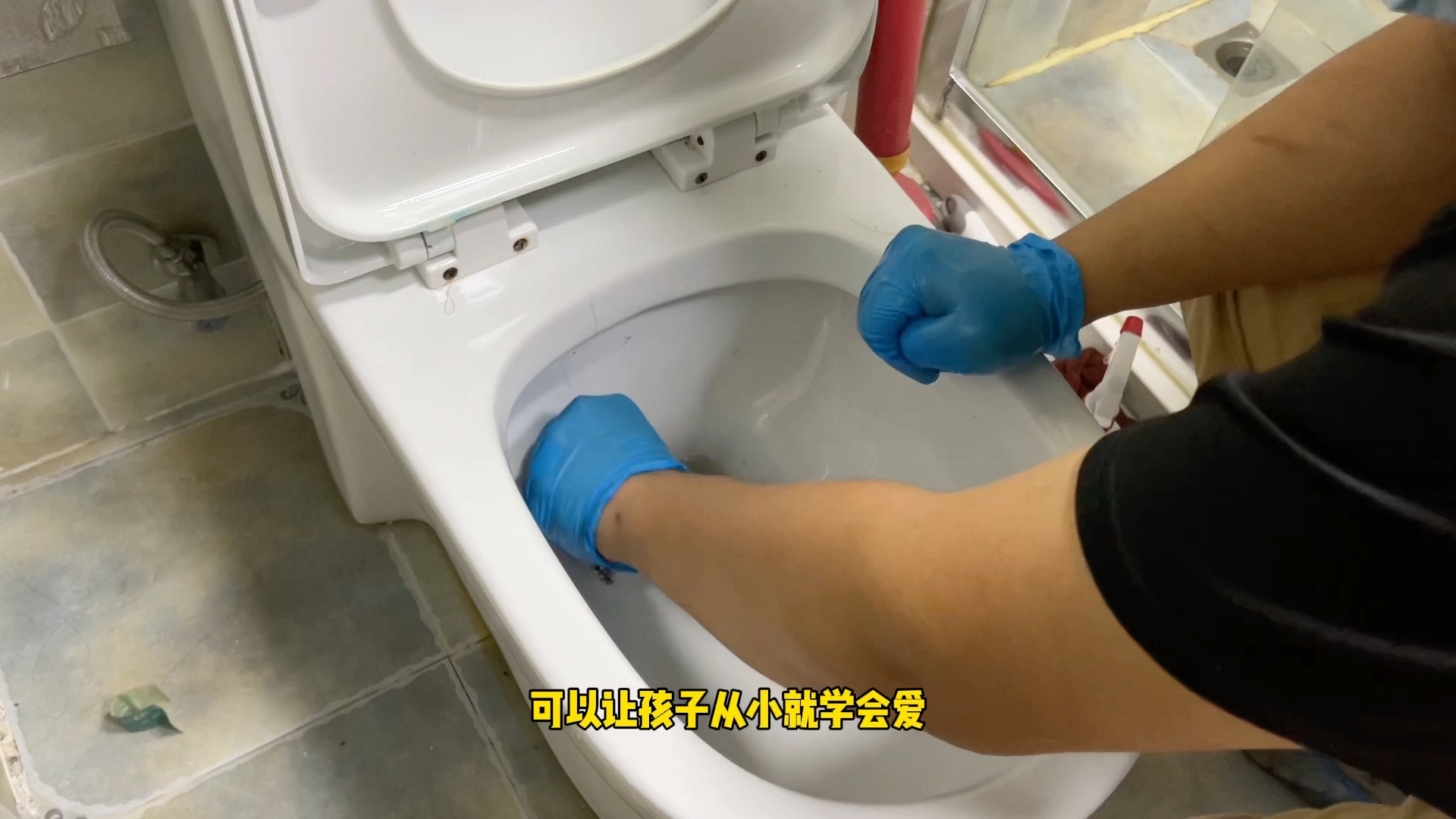 三毛说:真正的夫妻关系是落在实处,就是柴米油盐酱醋茶,要不然的话,...