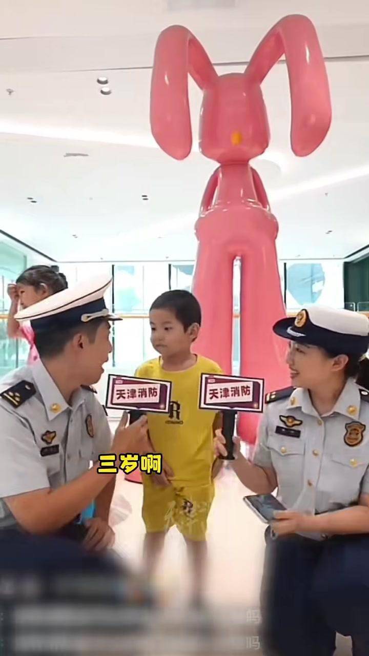 ...此外,建议家中常备灭火器,扑灭火灾有大用。#消防宣传之萌娃来了#...