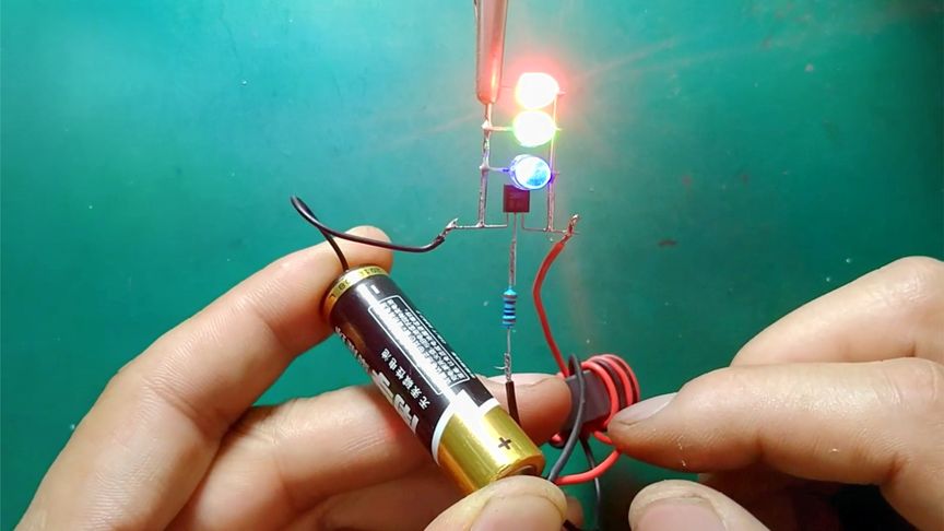 1节1.5v干电池点亮3个5毫米发光二极管