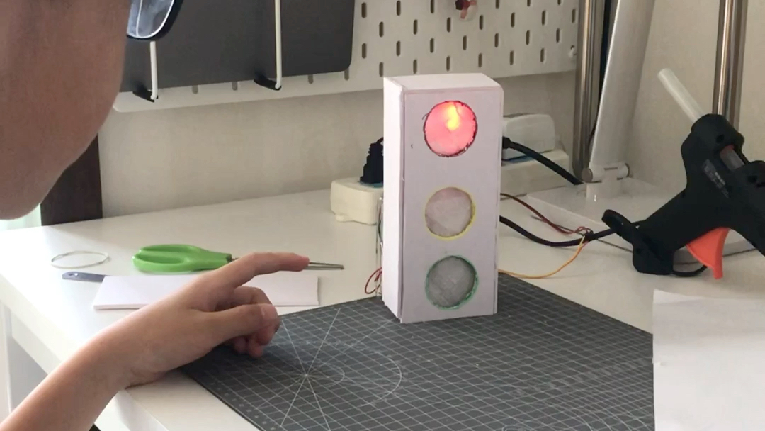 Arduino带蜂鸣器的盲道红绿灯,源码放送