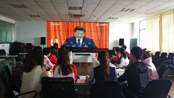 ...聚精会神 喜迎盛会——我校师生认真收看党的十九大开幕式现场直播