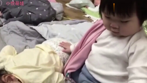 看到老师发来的托管所视频,宝妈老脸一红,6月大的女儿太皮了!