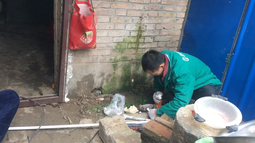 水电工热熔明装PPR水管,有工具自己也可以做,维修方便