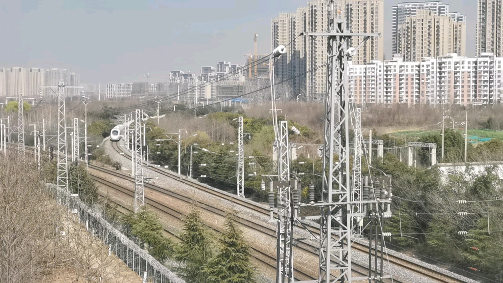 和谐号CRH380CL动车组通过合肥大众路跨铁路桥