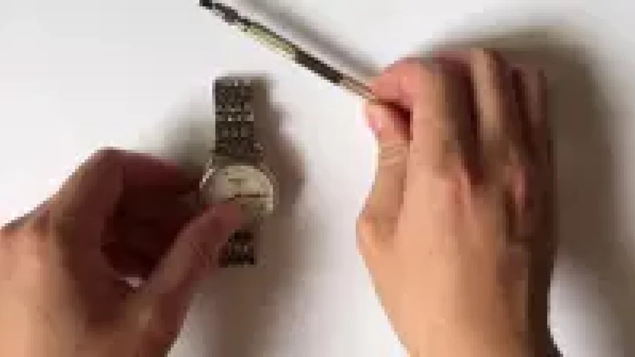 钢表带如何拆卸与安装