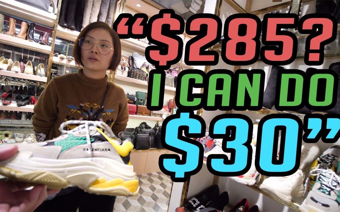 外国人到北京假鞋店砍价,被北京大妈英语水平震惊到!@油兔不二字幕组