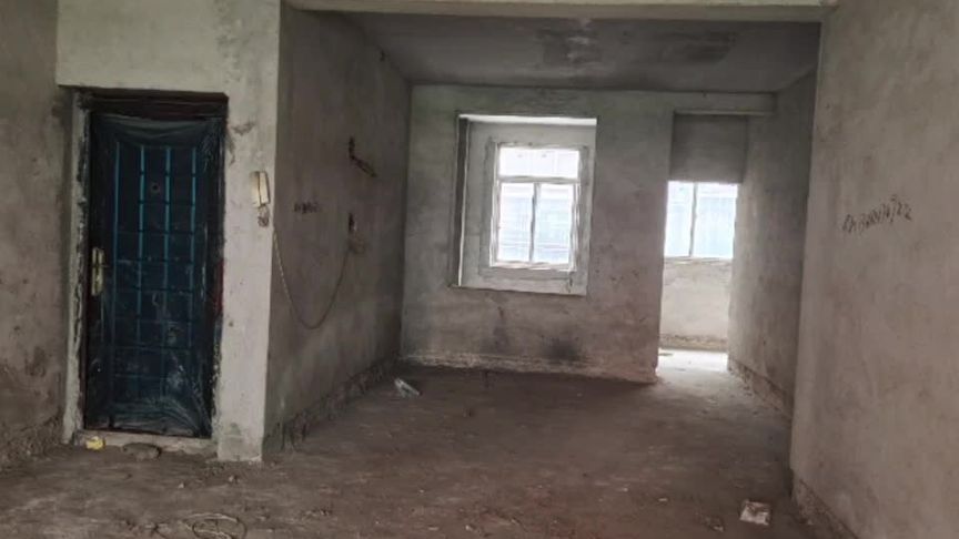 发明家广场《龙城世家》框架结构楼梯中层,南北通透,成熟学区房