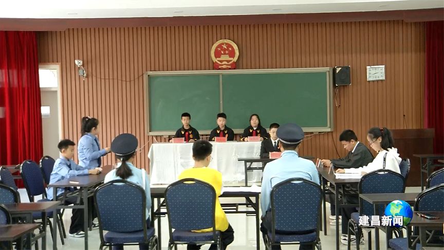 【本地新闻】县人民法院与县第一初级中学联合开展模拟法庭活动