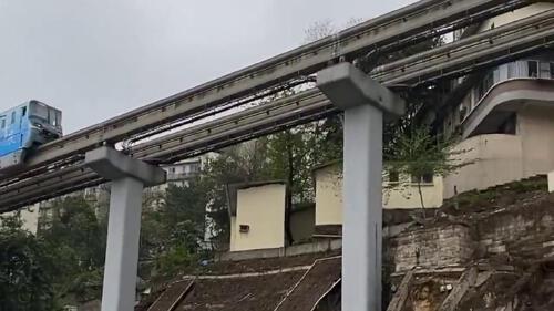 这就是传说中的无轨列车啊,不得不感叹设计师的智慧