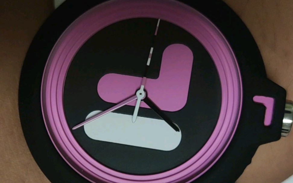 拼多多百亿补贴fila猛男粉手表开箱,老夫聊发少年狂