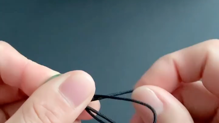 心爱的戒指可以这样编 戴在脖子上戒指戴在离心脏最近的地方翡翠戒指