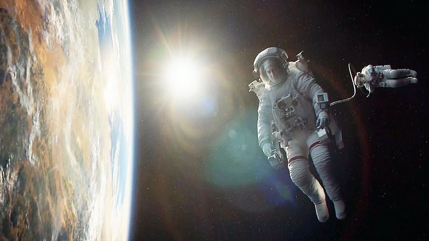宇宙飞船在外太空被毁,宇航员能否回到地球?一部美国高分科幻片