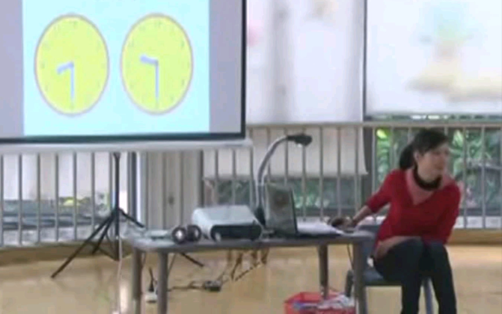 幼儿园大班科学教育活动:《我会看时钟》